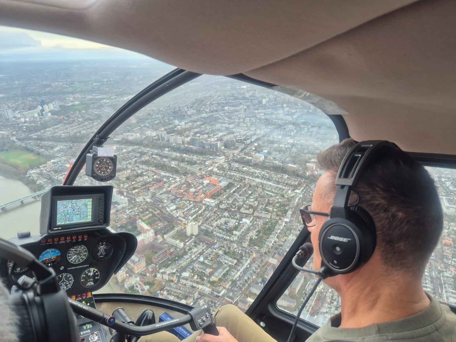 London Flight with PPL(H) Simon - EBG Helicopters